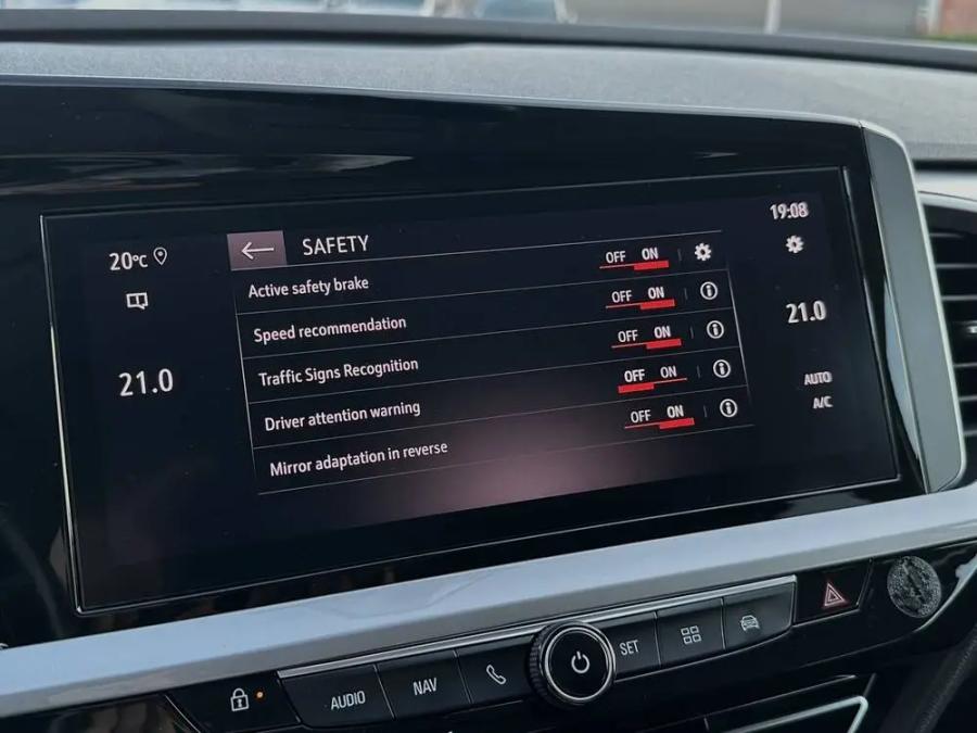 Pelēks Opel Grandland X 2022 Jelgava, ar dzinēja tilpumu 1.50 L un nobraukumu 135 tūkst. km par 19500 €, foto 16 vietnē AUTOMOTO.COM.LV