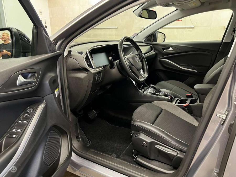 Серый Опель Grandland X 2022 в Мариямполе, объемом двигателя 1.20 л и пробегом 76 тыс. км за 15718 €, фото 8 на AUTOMOTO.COM.LV
