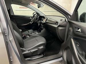 Pelēks Opel Grandland X 2023 Marijampole, ar dzinēja tilpumu 1.20 L un nobraukumu 130 tūkst. km par 15004 €, foto 9 vietnē AUTOMOTO.COM.LV
