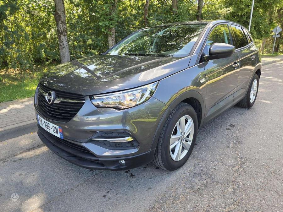 Серый Опель Grandland X 2017 в Таураге, объемом двигателя 1.20 л и пробегом 118 тыс. км за 8800 €, фото 1 на AUTOMOTO.COM.LV