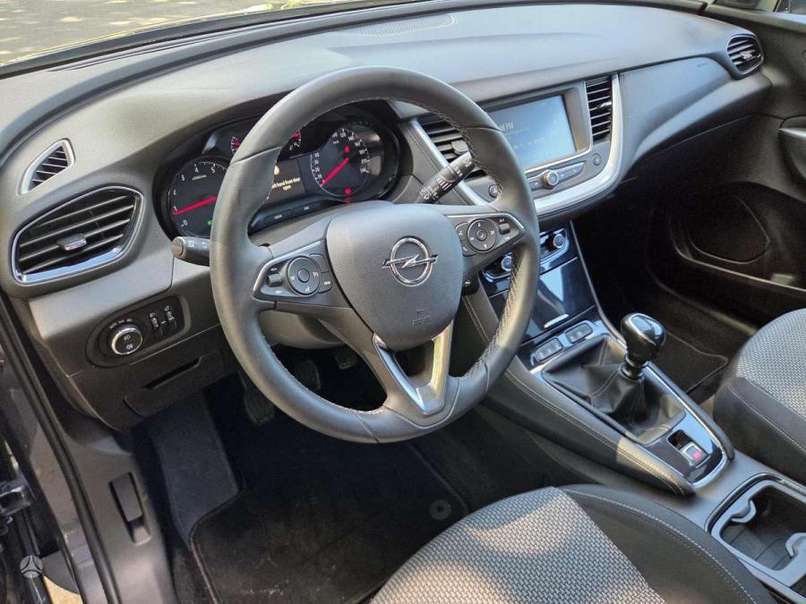 Серый Опель Grandland X 2017 в Таураге, объемом двигателя 1.20 л и пробегом 118 тыс. км за 8800 €, фото 11 на AUTOMOTO.COM.LV