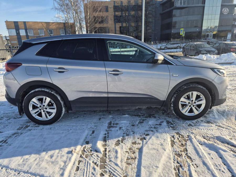 Grey Opel Grandland X 2020 in Kaunas, with an engine capacity of 1.50 L and mileage of 180 thousand km for 9900 €, photo 4 on AUTOMOTO.COM.LV
