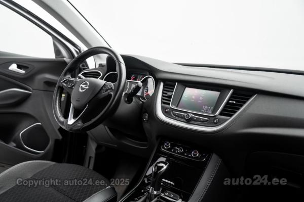Grey Opel Grandland X 2018 in Tallinn, with an engine capacity of 1.60 L and mileage of 146 thousand km for 12499 €, photo 11 on AUTOMOTO.COM.LV