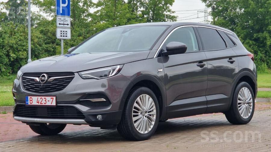 Grey Opel Grandland X 2018 in Jelgava, with an engine capacity of 1.20 L and mileage of 102 thousand km for 10450 €, photo 1 on AUTOMOTO.COM.LV