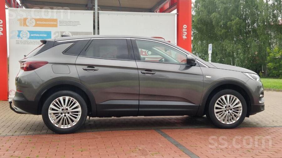 Grey Opel Grandland X 2018 in Jelgava, with an engine capacity of 1.20 L and mileage of 102 thousand km for 10450 €, photo 9 on AUTOMOTO.COM.LV
