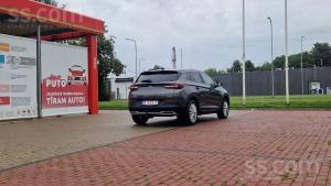 Grey Opel Grandland X 2018 in Jelgava, with an engine capacity of 1.20 L and mileage of 102 thousand km for 10450 €, photo 12 on AUTOMOTO.COM.LV