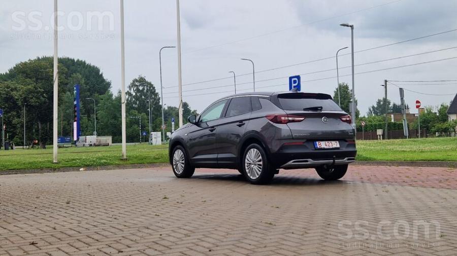 Grey Opel Grandland X 2018 in Jelgava, with an engine capacity of 1.20 L and mileage of 102 thousand km for 10450 €, photo 16 on AUTOMOTO.COM.LV