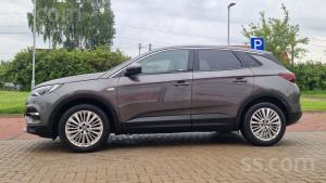 Grey Opel Grandland X 2018 in Jelgava, with an engine capacity of 1.20 L and mileage of 102 thousand km for 10450 €, photo 17 on AUTOMOTO.COM.LV