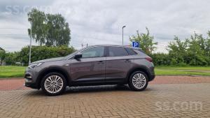 Grey Opel Grandland X 2018 in Jelgava, with an engine capacity of 1.20 L and mileage of 102 thousand km for 10450 €, photo 18 on AUTOMOTO.COM.LV