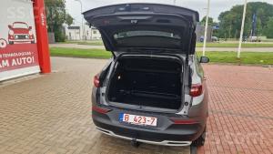 Grey Opel Grandland X 2018 in Jelgava, with an engine capacity of 1.20 L and mileage of 102 thousand km for 10450 €, photo 24 on AUTOMOTO.COM.LV