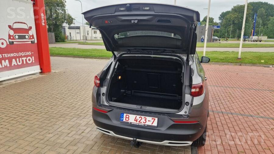 Grey Opel Grandland X 2018 in Jelgava, with an engine capacity of 1.20 L and mileage of 102 thousand km for 10450 €, photo 24 on AUTOMOTO.COM.LV
