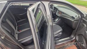 Grey Opel Grandland X 2018 in Jelgava, with an engine capacity of 1.20 L and mileage of 102 thousand km for 10450 €, photo 27 on AUTOMOTO.COM.LV