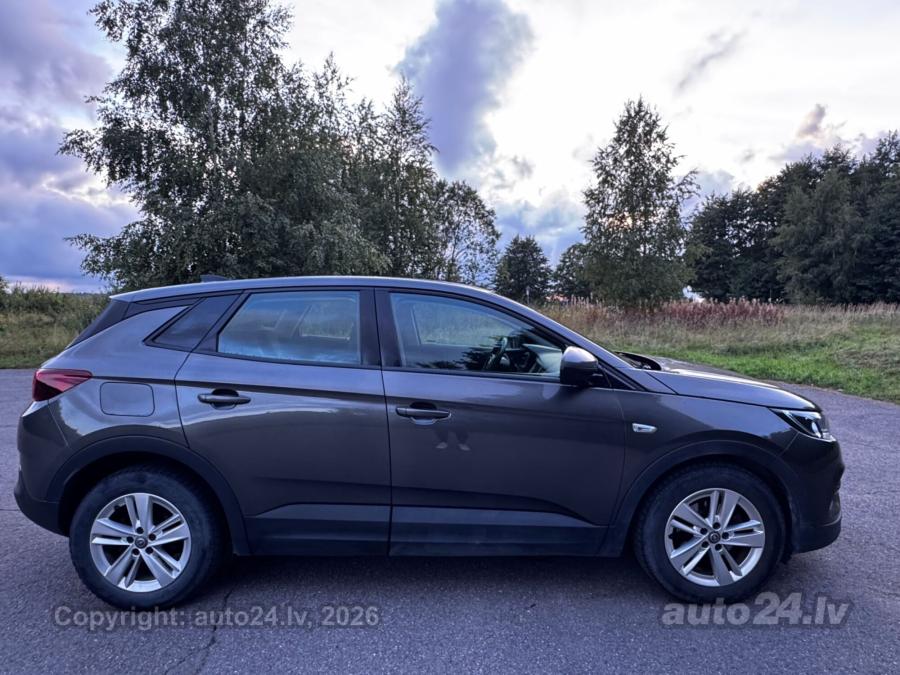 Grey Opel Grandland X 2018 in Tallinn, with an engine capacity of 1.60 L and mileage of 142 thousand km for 11800 €, photo 4 on AUTOMOTO.COM.LV