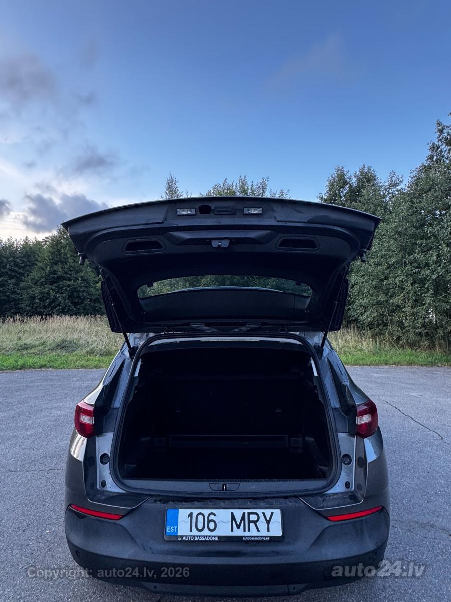 Grey Opel Grandland X 2018 in Tallinn, with an engine capacity of 1.60 L and mileage of 142 thousand km for 11800 €, photo 11 on AUTOMOTO.COM.LV