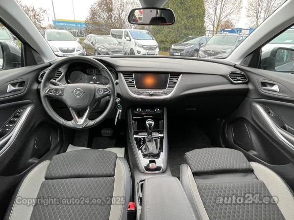 Grey Opel Grandland X 2020 in Tartu, with an engine capacity of 1.20 L and mileage of 109 thousand km for 15990 €, photo 11 on AUTOMOTO.COM.LV