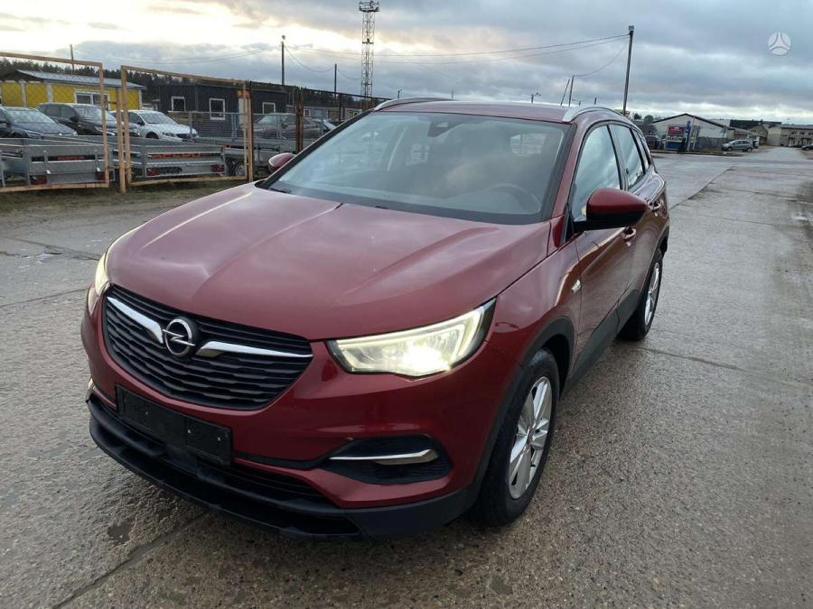 Red Opel Grandland X 2018 in Vilnius, with an engine capacity of 1.20 L and mileage of 228 thousand km for 8200 €, photo 2 on AUTOMOTO.COM.LV