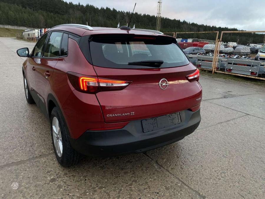Red Opel Grandland X 2018 in Vilnius, with an engine capacity of 1.20 L and mileage of 228 thousand km for 8200 €, photo 4 on AUTOMOTO.COM.LV