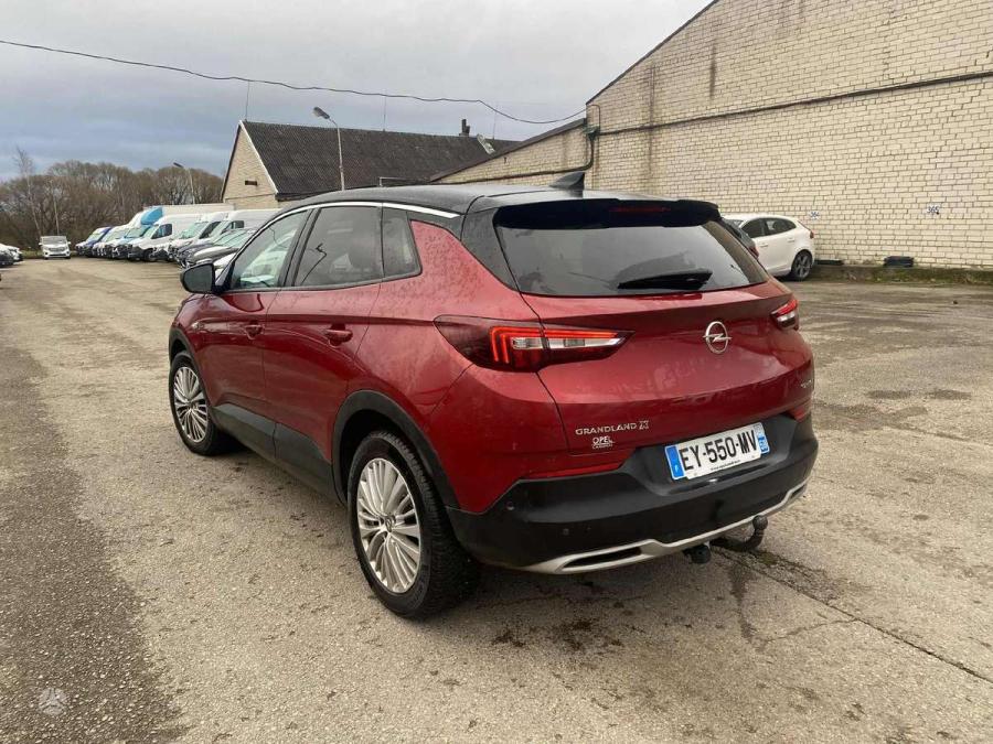 Red Opel Grandland X 2018 in Taurage, with an engine capacity of 1.56 L and mileage of 178 thousand km for 9900 €, photo 3 on AUTOMOTO.COM.LV