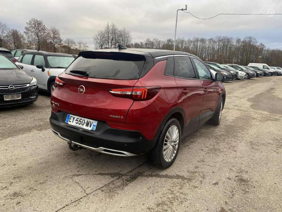 Red Opel Grandland X 2018 in Taurage, with an engine capacity of 1.56 L and mileage of 178 thousand km for 9900 €, photo 6 on AUTOMOTO.COM.LV