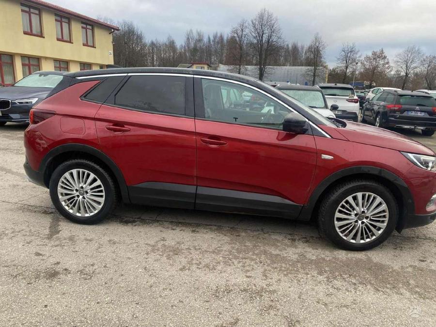 Red Opel Grandland X 2018 in Taurage, with an engine capacity of 1.56 L and mileage of 178 thousand km for 9900 €, photo 7 on AUTOMOTO.COM.LV