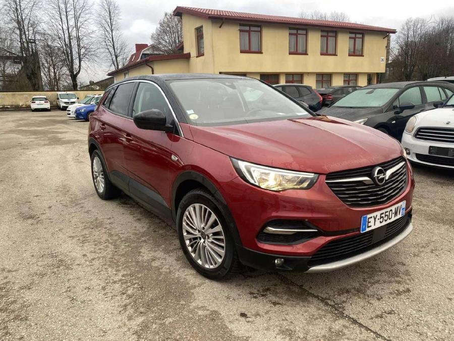Red Opel Grandland X 2018 in Taurage, with an engine capacity of 1.56 L and mileage of 178 thousand km for 9900 €, photo 8 on AUTOMOTO.COM.LV