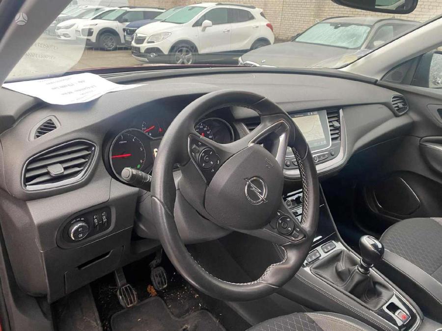 Red Opel Grandland X 2018 in Taurage, with an engine capacity of 1.56 L and mileage of 178 thousand km for 9900 €, photo 9 on AUTOMOTO.COM.LV