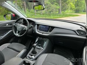 Красный Опель Grandland X 2018 в Рига, объемом двигателя 1.60 л и пробегом 160 тыс. км за 11770 €, фото 12 на AUTOMOTO.COM.LV