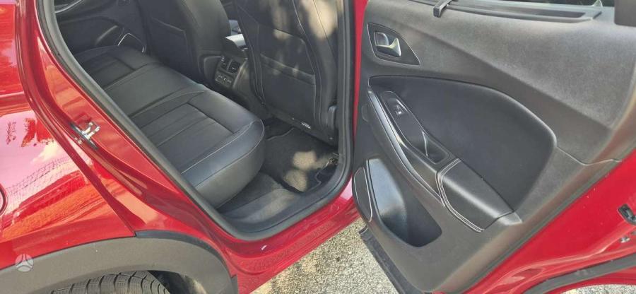 Red Opel Grandland X 2018 in Marijampole, with an engine capacity of 2.00 L and mileage of 172 thousand km for 10950 €, photo 12 on AUTOMOTO.COM.LV