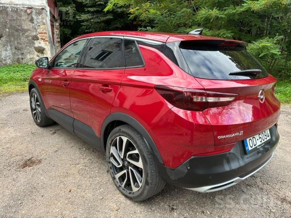 Red Opel Grandland X 2018 in Liepaja, with an engine capacity of 1.60 L and mileage of 167 thousand km for 10500 €, photo 4 on AUTOMOTO.COM.LV