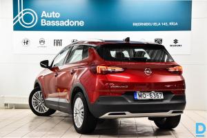 Red Opel Grandland X 2020 in Riga, with an engine capacity of 1.20 L and mileage of 92 thousand km for 15990 €, photo 2 on AUTOMOTO.COM.LV