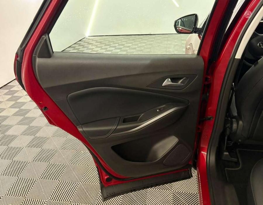 Red Opel Grandland X 2020 in Marijampole, with an engine capacity of 1.50 L and mileage of 153 thousand km for 11450 €, photo 19 on AUTOMOTO.COM.LV