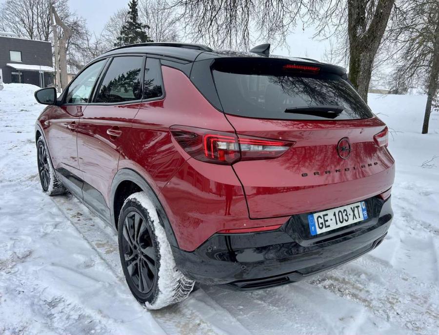 Red Opel Grandland X 2022 in Taurage, with an engine capacity of 1.50 L and mileage of 148 thousand km for 16335 €, photo 2 on AUTOMOTO.COM.LV
