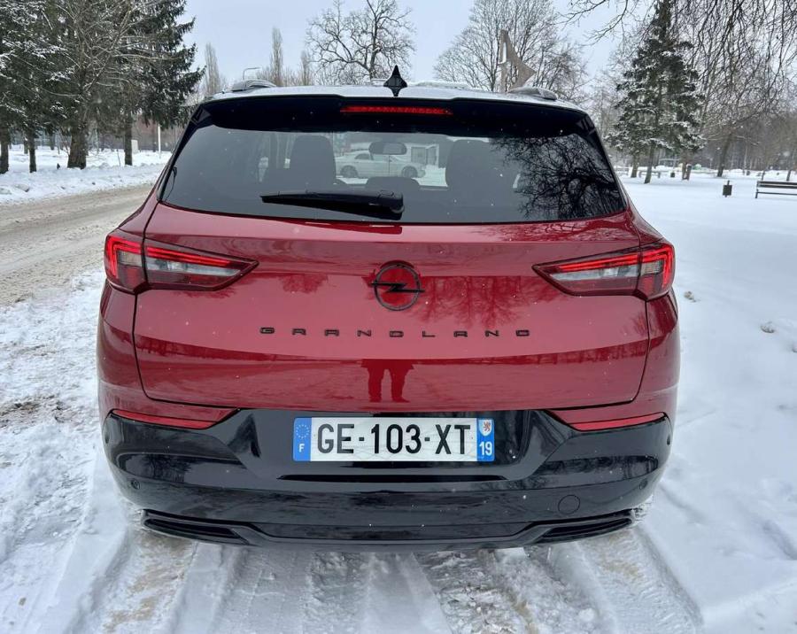 Red Opel Grandland X 2022 in Taurage, with an engine capacity of 1.50 L and mileage of 148 thousand km for 16335 €, photo 3 on AUTOMOTO.COM.LV