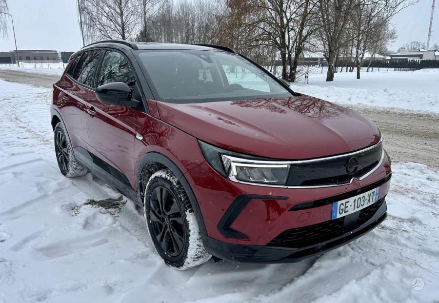 Red Opel Grandland X 2022 in Taurage, with an engine capacity of 1.50 L and mileage of 148 thousand km for 16335 €, photo 5 on AUTOMOTO.COM.LV