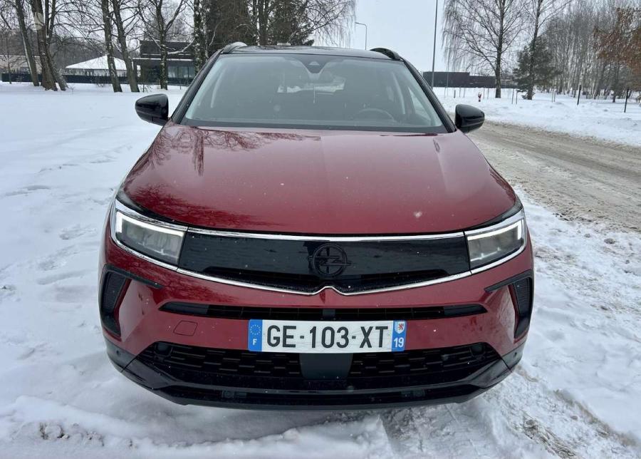 Red Opel Grandland X 2022 in Taurage, with an engine capacity of 1.50 L and mileage of 148 thousand km for 16335 €, photo 6 on AUTOMOTO.COM.LV
