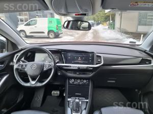 Red Opel Grandland X 2022 in Riga, with an engine capacity of 1.20 L and mileage of 63 thousand km for 21700 €, photo 8 on AUTOMOTO.COM.LV