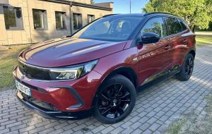 Красный Опель Grandland X 2022 в Таураге, объемом двигателя 1.50 л и пробегом 148 тыс. км за 14994 €, фото  на AUTOMOTO.COM.LV