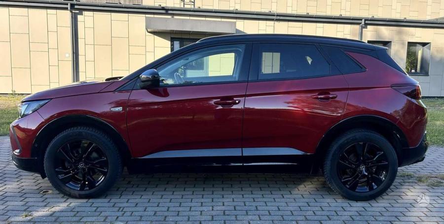 Красный Опель Grandland X 2022 в Таураге, объемом двигателя 1.50 л и пробегом 148 тыс. км за 14994 €, фото 3 на AUTOMOTO.COM.LV