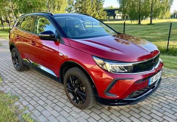 Красный Опель Grandland X 2022 в Таураге, объемом двигателя 1.50 л и пробегом 148 тыс. км за 14994 €, фото 7 на AUTOMOTO.COM.LV