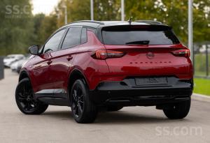 Red Opel Grandland X 2022 in Jelgava, with an engine capacity of 1.50 L and mileage of 0 thousand km for 17500 €, photo 5 on AUTOMOTO.COM.LV