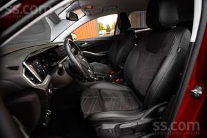 Red Opel Grandland X 2022 in Jelgava, with an engine capacity of 1.50 L and mileage of 0 thousand km for 17500 €, photo 15 on AUTOMOTO.COM.LV
