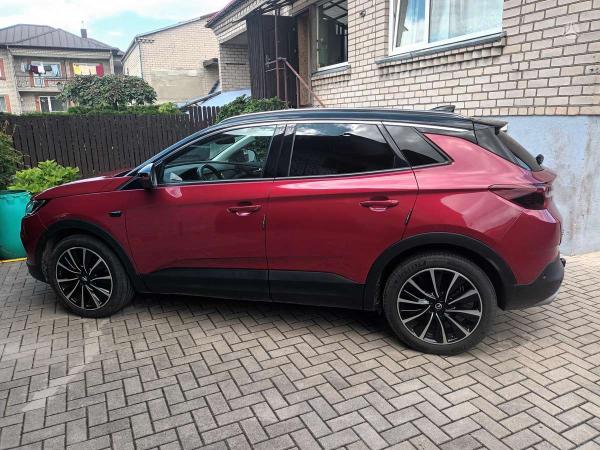 Red Opel Grandland X 2021 in Telschi, with an engine capacity of 0.00 L and mileage of 147 thousand km for 12500 €, photo 7 on AUTOMOTO.COM.LV