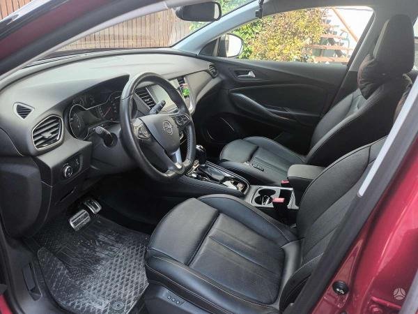 Red Opel Grandland X 2021 in Telschi, with an engine capacity of 0.00 L and mileage of 147 thousand km for 12500 €, photo 9 on AUTOMOTO.COM.LV