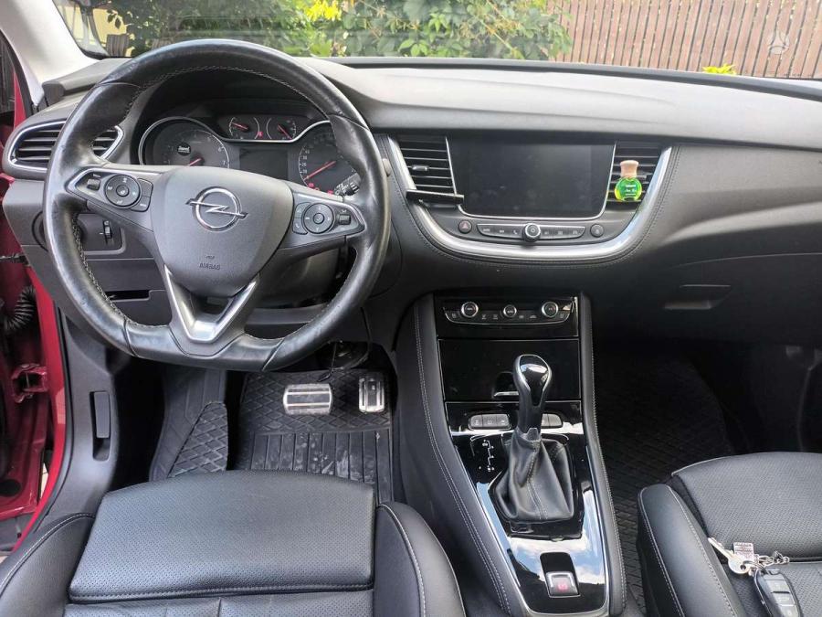 Red Opel Grandland X 2021 in Telschi, with an engine capacity of 0.00 L and mileage of 147 thousand km for 12500 €, photo 10 on AUTOMOTO.COM.LV
