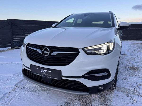 White Opel Grandland X 2018 in Alytus, with an engine capacity of 1.20 L and mileage of 160 thousand km for 9950 €, photo 2 on AUTOMOTO.COM.LV