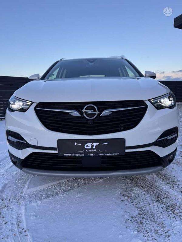 White Opel Grandland X 2018 in Alytus, with an engine capacity of 1.20 L and mileage of 160 thousand km for 9950 €, photo 3 on AUTOMOTO.COM.LV