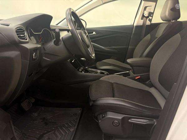 Balts Opel Grandland X 2018 Viļņa, ar dzinēja tilpumu 1.56 L un nobraukumu 133 tūkst. km par 12500 €, foto 10 vietnē AUTOMOTO.COM.LV