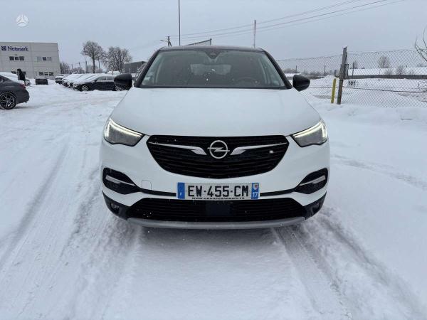 White Opel Grandland X 2018 in Taurage, with an engine capacity of 1.20 L and mileage of 95 thousand km for 9700 €, photo 2 on AUTOMOTO.COM.LV