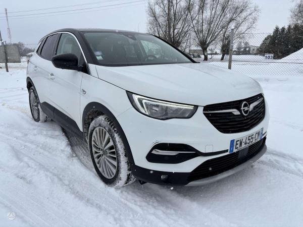 White Opel Grandland X 2018 in Taurage, with an engine capacity of 1.20 L and mileage of 95 thousand km for 9700 €, photo 3 on AUTOMOTO.COM.LV
