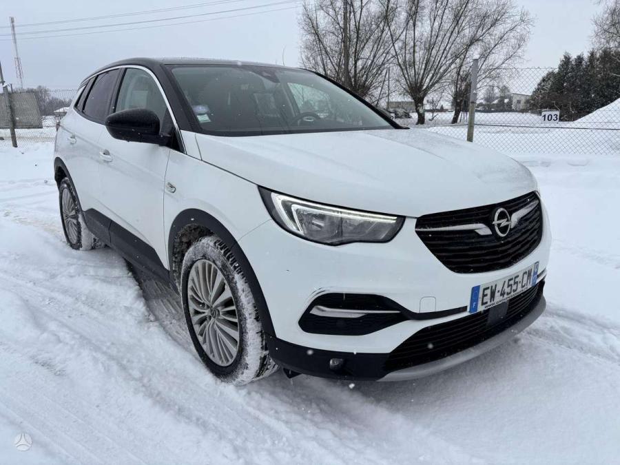 White Opel Grandland X 2018 in Taurage, with an engine capacity of 1.20 L and mileage of 95 thousand km for 9700 €, photo 3 on AUTOMOTO.COM.LV
